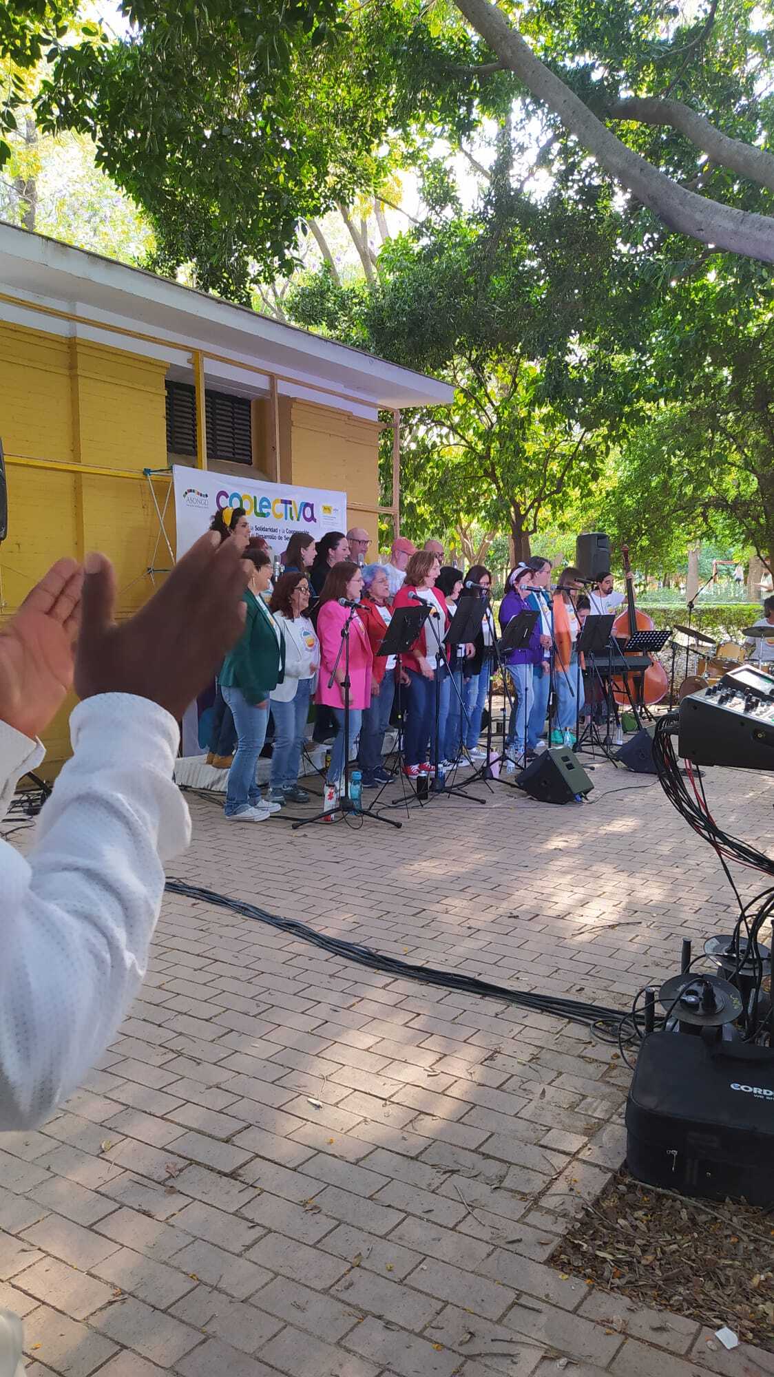 El alumnado de IEDH visita la Feria de la Solidaridad y la Cooperación para el Desarrollo ...